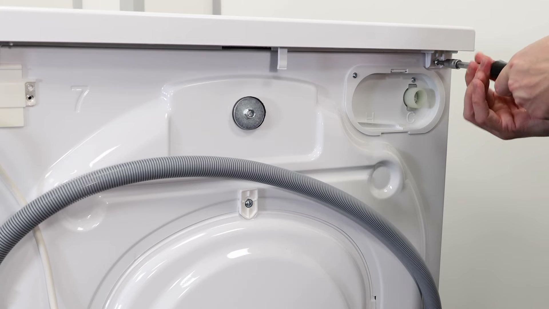 How to Clean The Filter On A Hotpoint Washing Machine