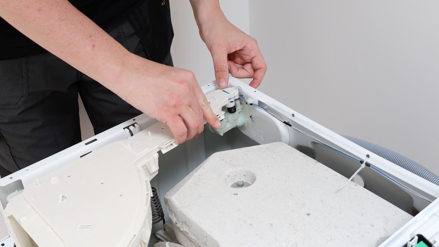 How to Replace a Washing Machine Dispenser Drawer Hopper - Hotpoint